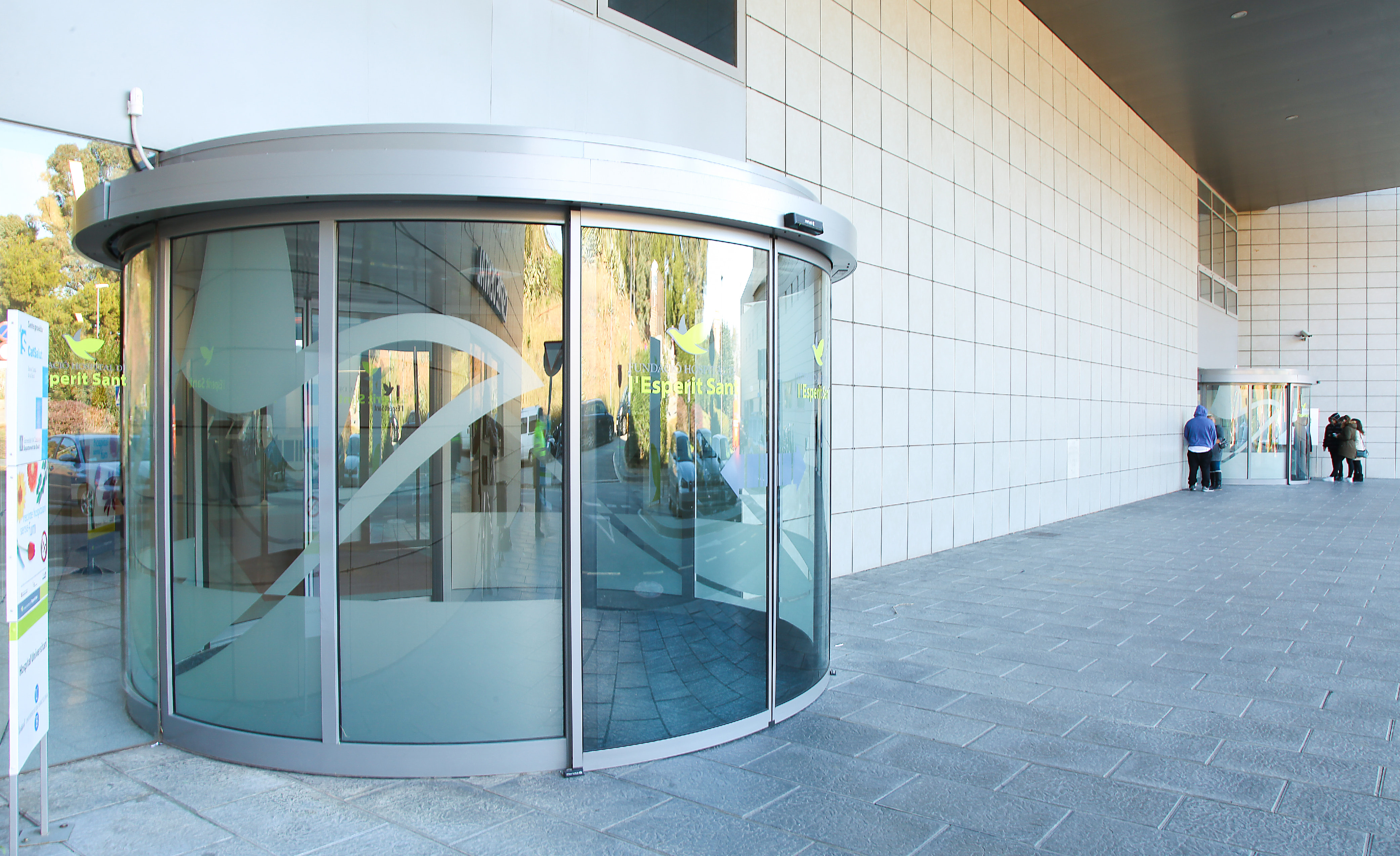 Puerta automática corredera curva y semicircular | Manusa